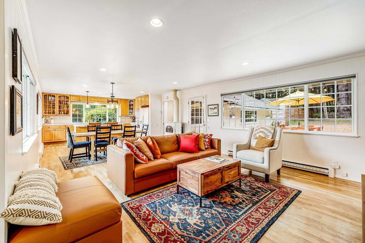 Sunny Getaway With Hot Tub, Yard & Beach Trail - Mendocino, CA