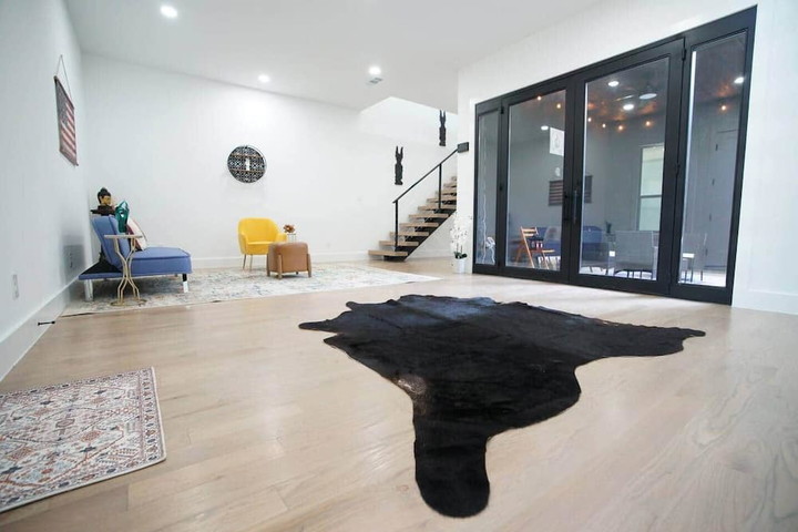 Stunning Dallas Skyline Views! Luxury 3br Villa W/ Penthouse Loft & Rooftop - Dallas, TX