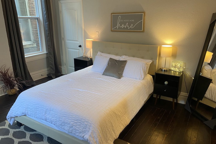 Newly Remodeled 3 Bedroom - Off Street Parking - St. Louis, MO