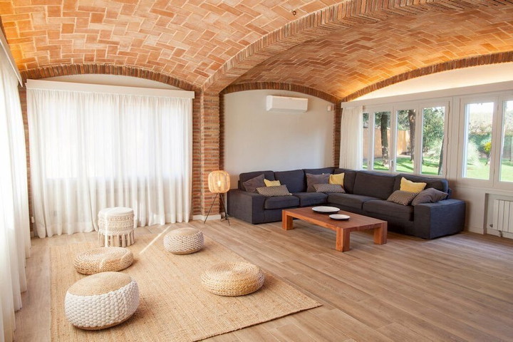 Lujosa Casa Con 5.000 M² De Jardín. Piscina, Aire Acondicionado Y Barbacoa. - Granollers
