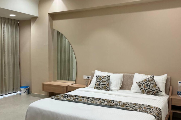 9-bedroom Hotel In Perfect Anand With Ac And Fitness Room - Anand