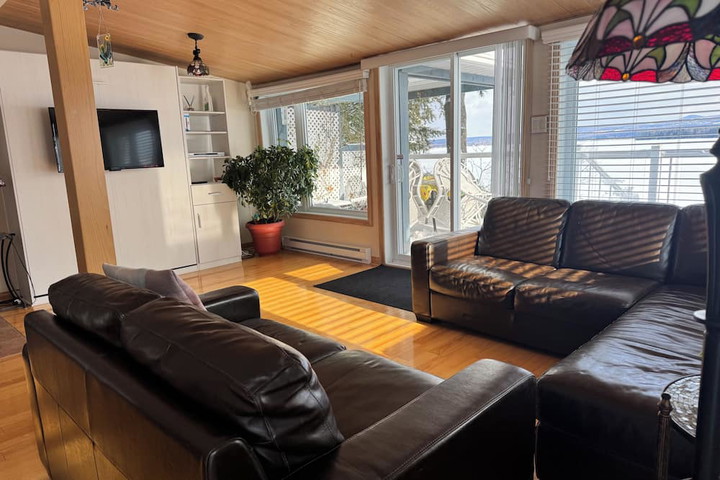 Chalet Bleu Directement Au Bord De Lac Brome - Bromont