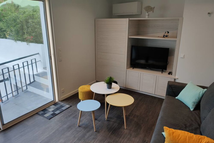 Appartement Plein Centre Avec Belle Terrasse Aménagée - La Tremblade