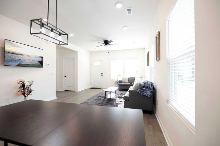 4 Min To Downtown | 10 To Elon | Car Rental Avail. - Burlington, NC