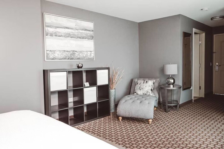Warm, Laid-back Hotel W/ Firepits, Puzzles, Gym & Pet-friendly, Outdoor Spaces - Zion, IL