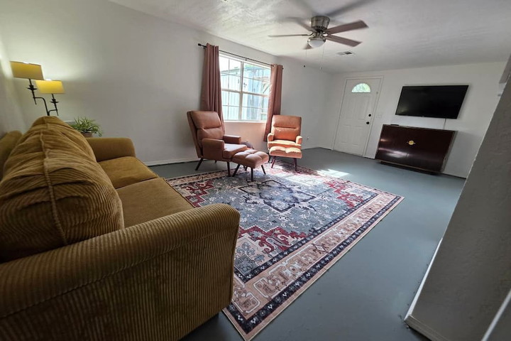 4-bedroom 2 Bath Home In Medicine Park.  Walking Distance To Downtown And Dam. - Lake Lawtonka, OK