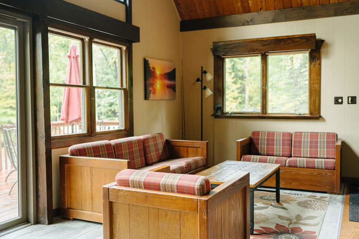 - Highly Rated Waterfront: Hot Tub, Fireplace, Pet Friendly! - - Lake Wallenpaupack, PA