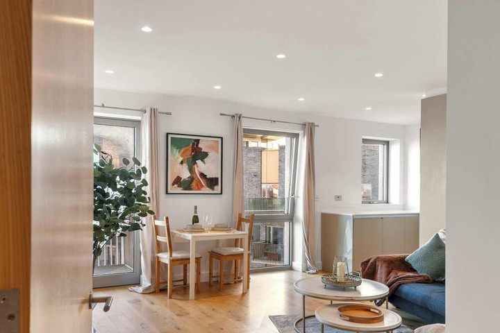Bywell Apartment, Canning Town, London - Ilford