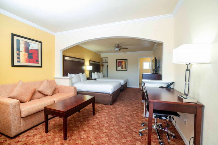 Close To Lake Mendocino + Free Breakfast. Pool. - Ukiah, CA