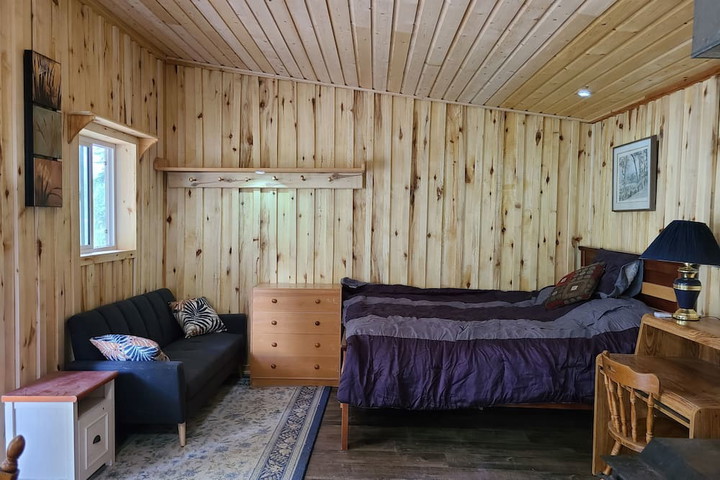 Private Lakefront Cabin With Mountain Views - Yukon