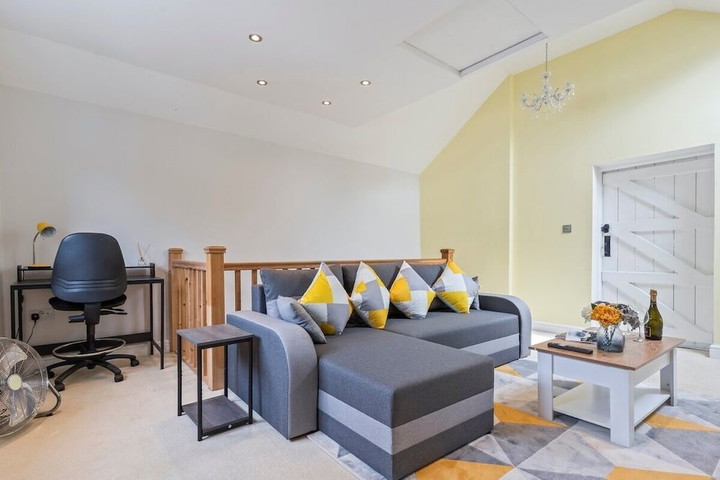 Stylish 2 Bed Home Near Gatwick - Redhill