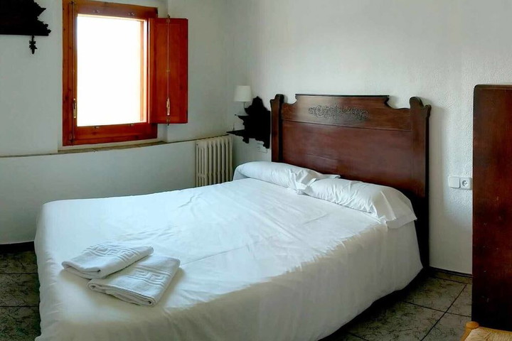 Appartement 'Mas El Carrer - Blanc' Avec Piscine Partagée, Jardin Partagé Et Wi-fi - Olot