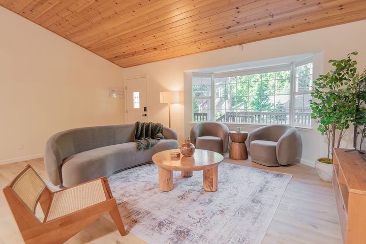 Modern Mountain Retreat - Wineries, Lakes, Hot Tub, Nature - Pollock Pines, CA