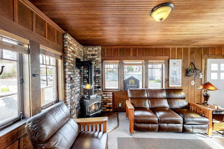 Charming Cottage With Wifi & Ac - 1/4 Mile From The Beach (Mca #1213) - Manzanita, OR