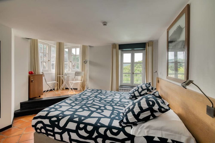Chateau De Lavezon - Douze Chambres , Couchages 28 - Aveyron