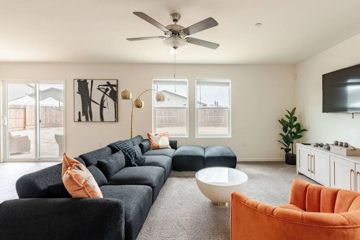 Large New Construction 3-bedroom Near Hospital Hub - ベーカーズフィールド, CA