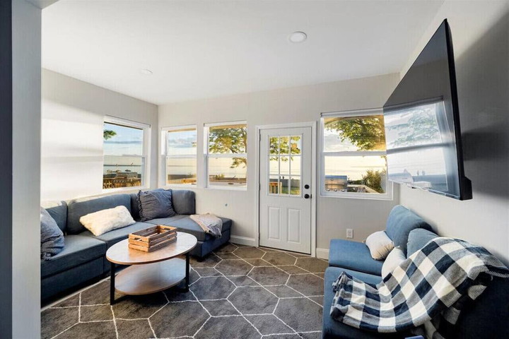Parks  Slice Heaven | 2br Waterfront| With Hot Tub - Sylvan Beach, NY