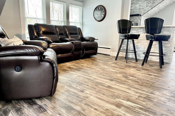 Rockford 2bd W/ Ev Charger, Patio & Fast Wifi, Upscale Furnished Rentals In Rockford, Il | Ideal Sho - Rockford, IL