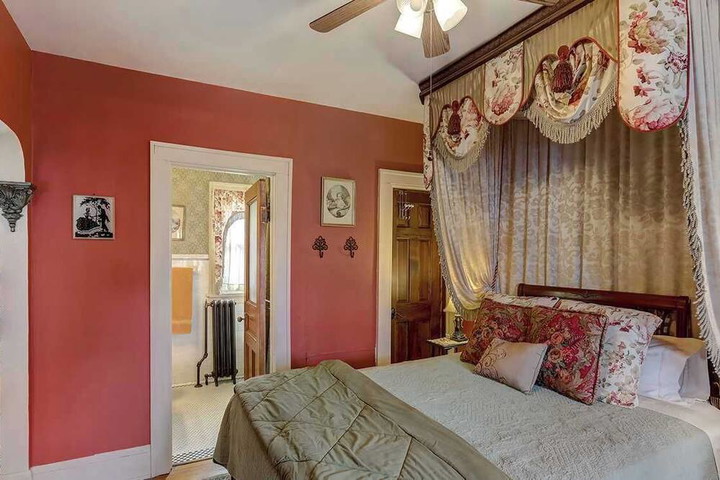 Mollie's 3 Room Suite Queen Bed + 2 Twins. 2nd Floor - Milwaukee, WI