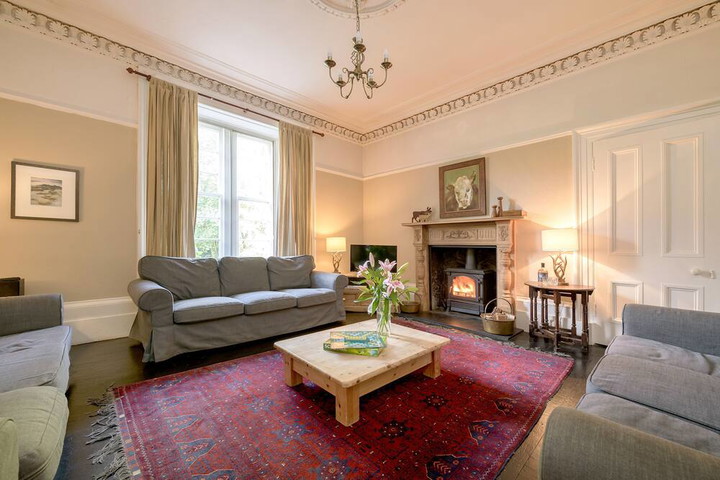 Mansefield House - A Cottage That Sleeps 10 Guests In 5 Bedrooms - Loch Lomond