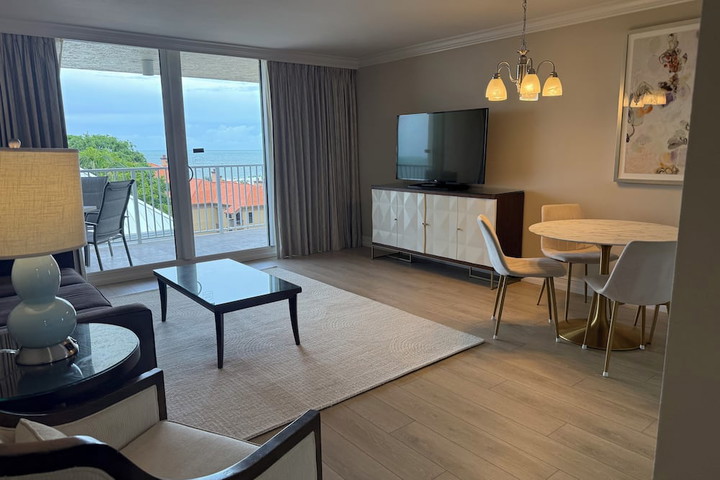 Newly Renovated Beautiful 8th Floor 2 Br Beach Condo Overlooking Gulf - Marco Island, FL