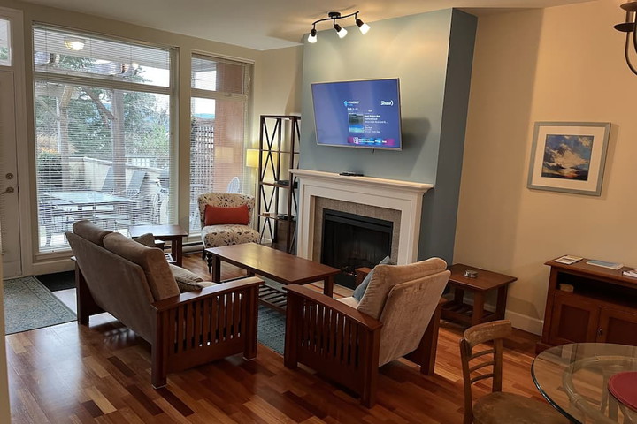 Luxurious Two Bedroom Condo With Private Patio And Ocean View. - Salt Spring Island