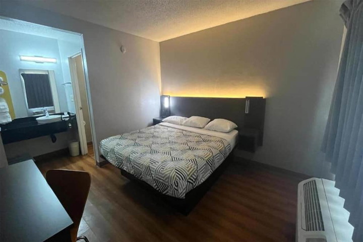 1 King Bed|ns | Modesto - Modesto, CA