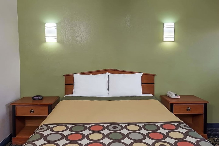 Modern Unit In Knights Inn Franklin Ave Waco, Parking, - Waco, TX