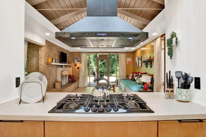 Midcentury Modern -Hot Tub - Retro Retreat - Alabama