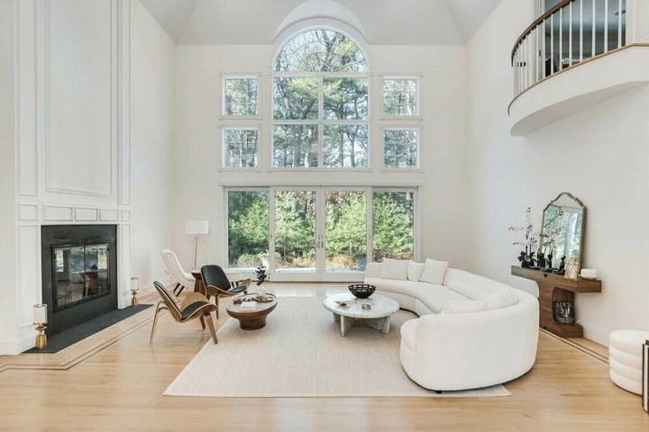 Spacious East Hampton Luxury Estate With Resort-style Outdoor Living - Sag Harbor, NY