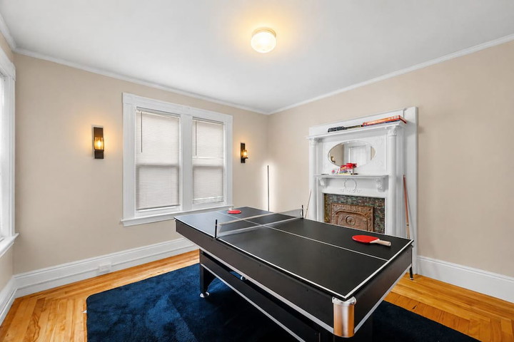 The Witch City Hideout - Salem 3 Bedroom With Gameroom, Balcony & Free Parking - Hamilton, MA