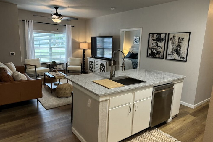 Stillbilly Suite Near Boone Pickens Stadium - Stillwater, OK