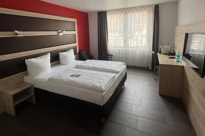 Heppenheim Room | 1.0 Mile To Starkenburg-sternwarte | Pet-friendly Stay - Heppenheim