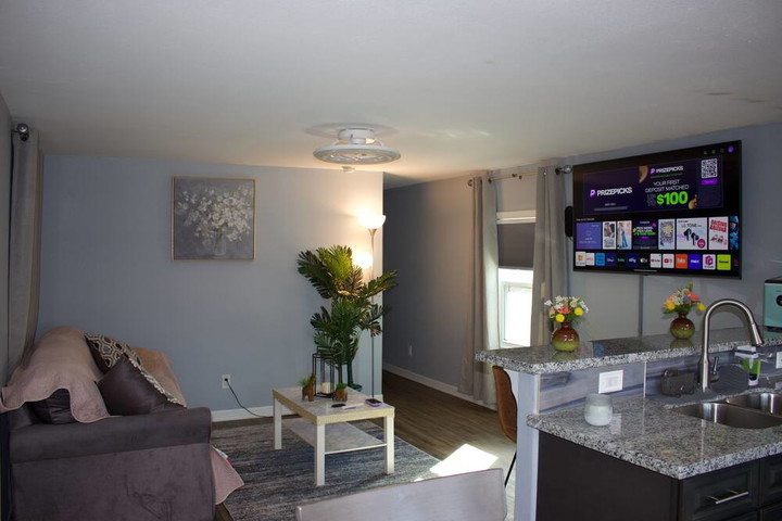 Lbd Heavens Inn Is A Private & Comfortable Place 10 Miles From Downtown Houston - Houston, TX
