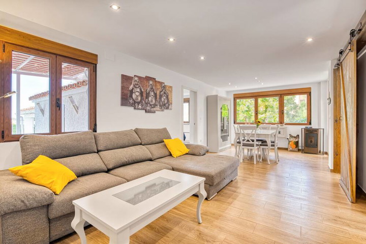 Apartamento Vacacional 'Violeta' Con Vistas A La Montaña, Wi-fi Y Aire Acondicionado - Buñol