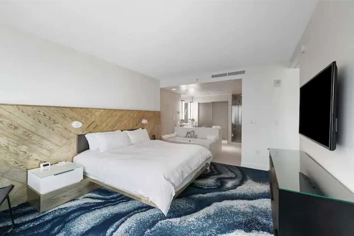 The Luxurious W Hotel Residence Beachfront Condo Oasis - Hollywood, FL