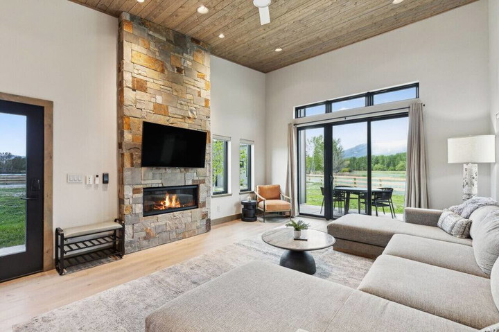 Mara Luxury Cabin- Maple - Hamilton, MT