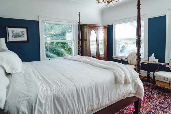 The George & Martha Room @ Portland's White House Bed & Breakfast - Portland, OR