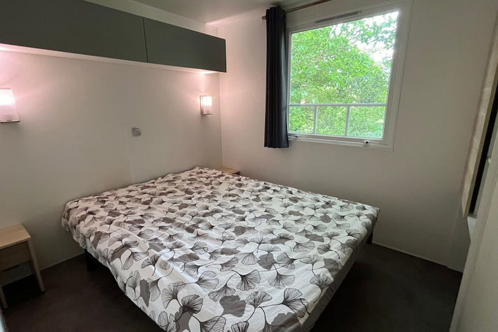 Mobil-home « 4 Personnes » Avec Terrasse Couverte Et Piscine - Balazuc