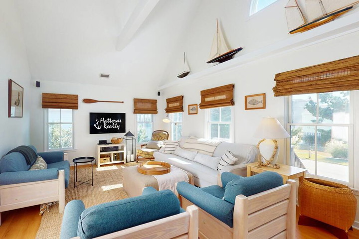 2-story Beach Cottage With Private Patio, Screened Balcony, Ac, & W/d - Outer Banks, NC