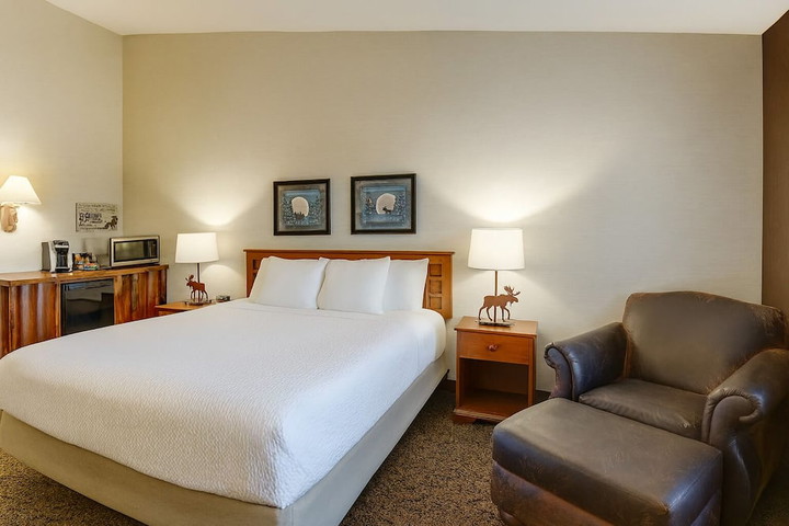 Rustic Deluxe King Bed Stay In Stoney Creek Columbia! Free Breakfast - Columbia, MO