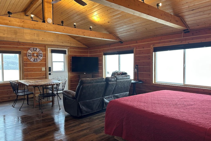 Raven Cabin - Cozy Retreat With Bay Views, A Shared Hot Tub, And Fire Pit! - Alaska