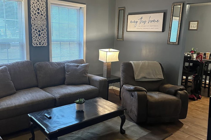 Home Sweet Home For Friends, Family & Business - Decatur, AL