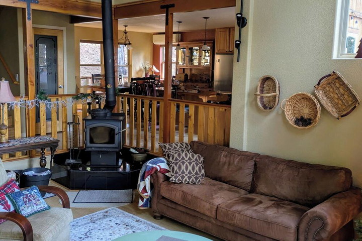 Charming 4-bedroom "Pine Hill Home" In Arnold Near Big Trees Park & Bear Valley - Arnold, CA