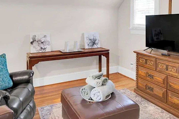 Greenville Classic Upstairs Suite In A Premier Neighborhood - Greenville, NC