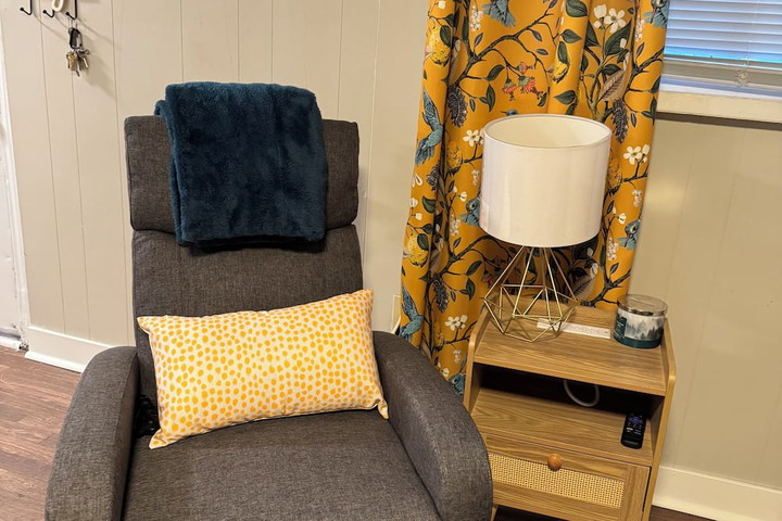 Convenient 1-br - Fenced Backyard - Extended Stays Wanted - Huntington, WV