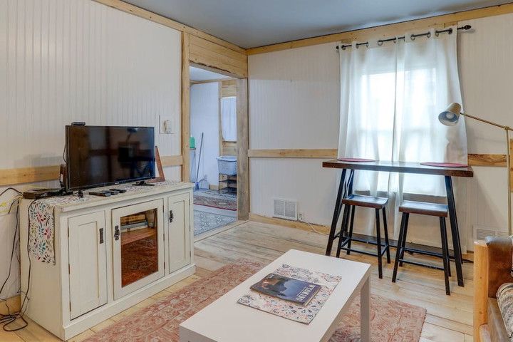 Lovely 2 Bedroom Apartment With Patio And Yard Near Downtown Hospital - Casper, WY