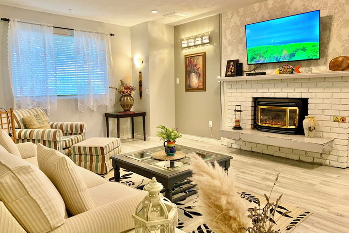 Impeccable Cleanliness Family & Pet Friendly Large Deck  House Near Yyj & Ferry - Sidney