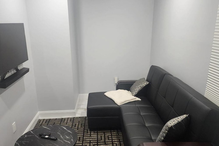 Majestically Pleasant Suite - Oceanside, NY