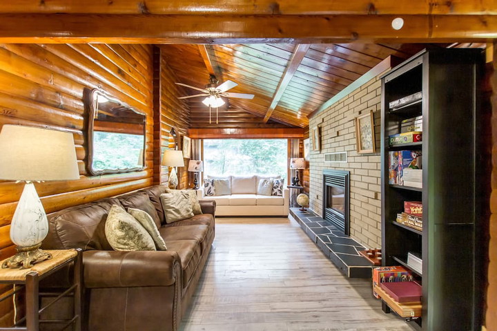 Updated Cabin At Cultus Lake That Is Ideal For A Family Vacation. - Chilliwack